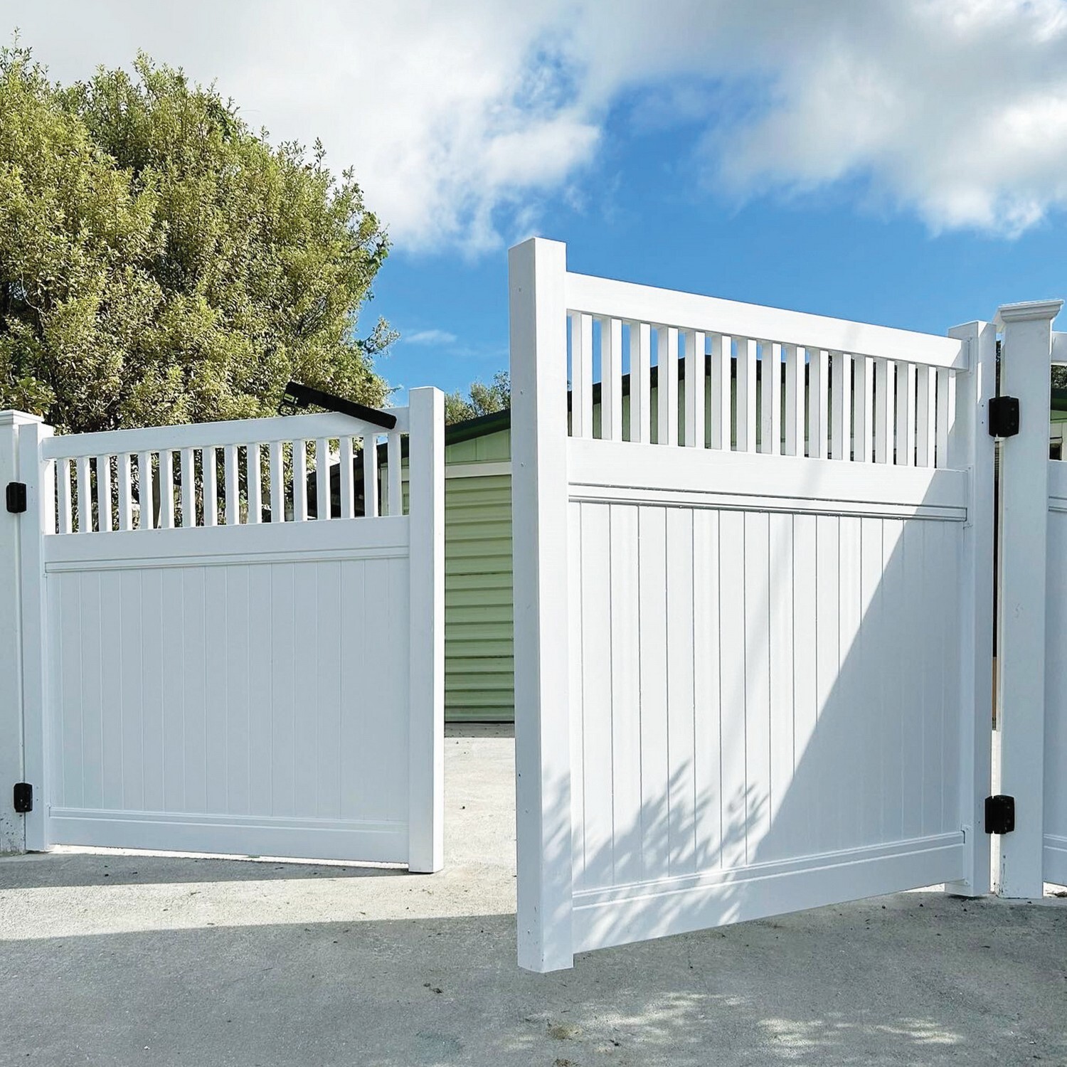 Horizon Picket Privacy Driveway Gate Right W: 1800mm, H: 1750mm White ...